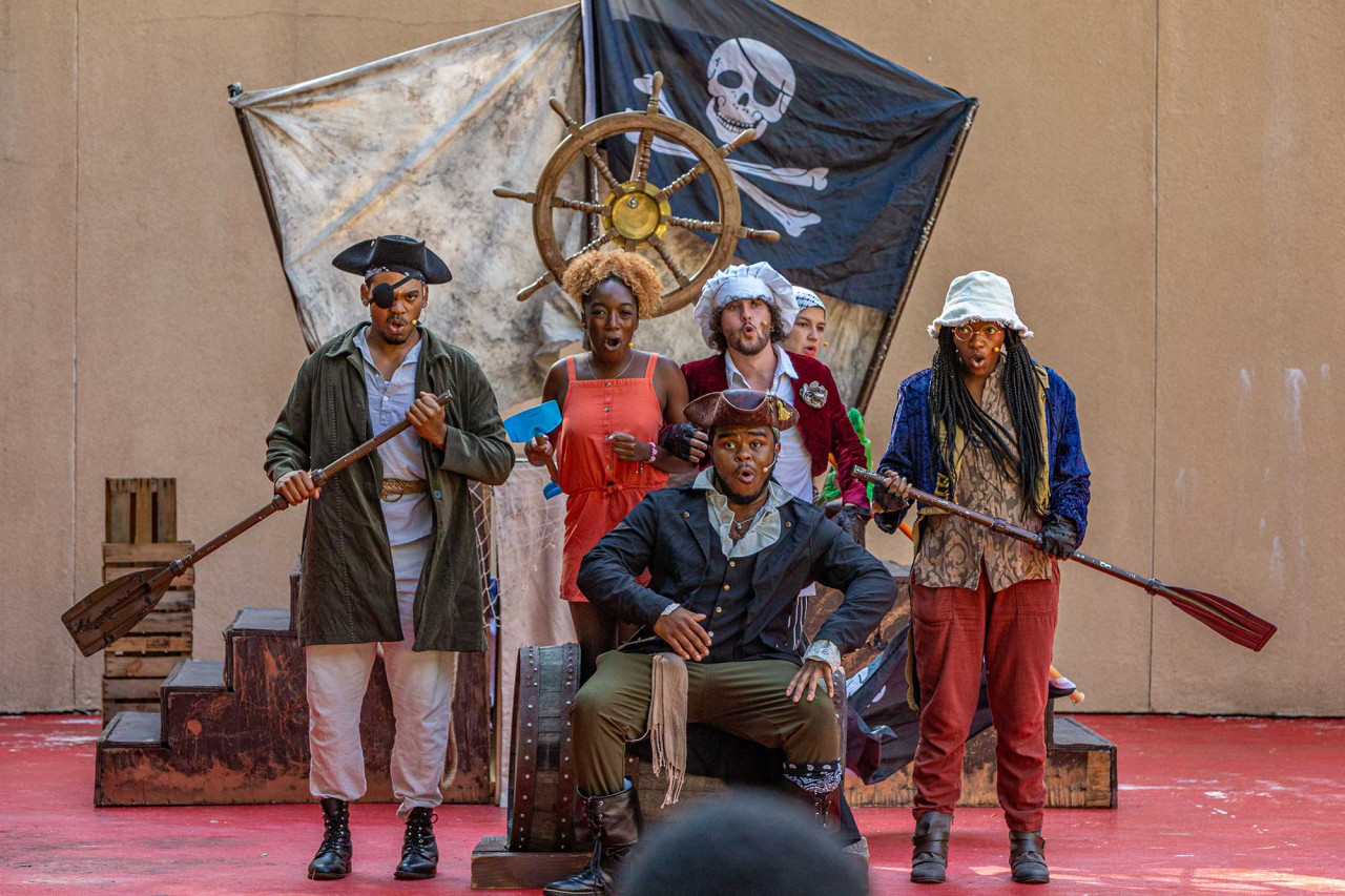 Local theater group brings performance to residential campus, looks to ...